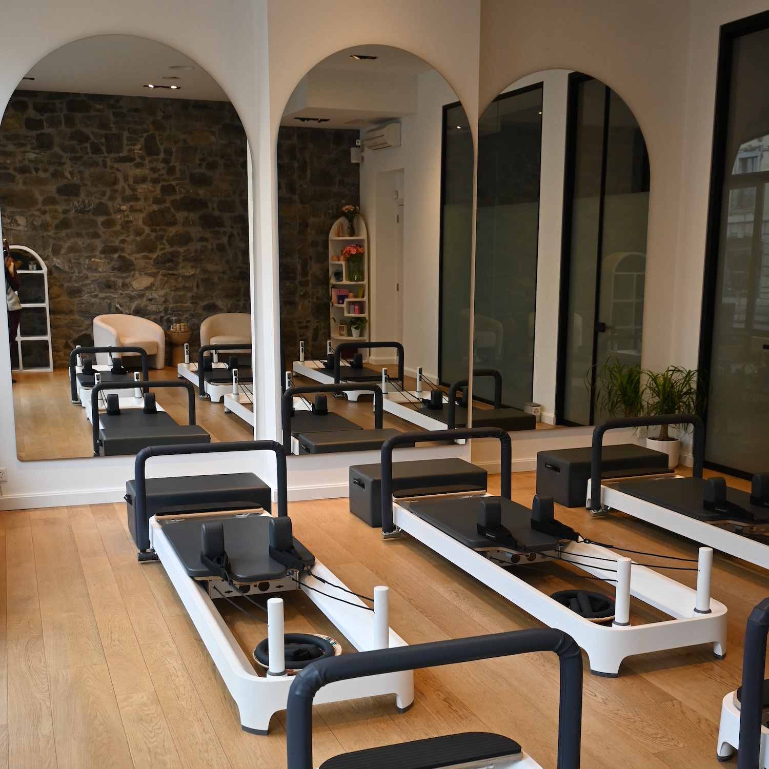 Glow Pilates – Uplifting Reformer Pilates Geneva